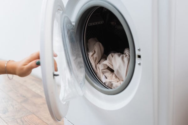 How to Use a Washing Machine - Clothes Washer Instructions