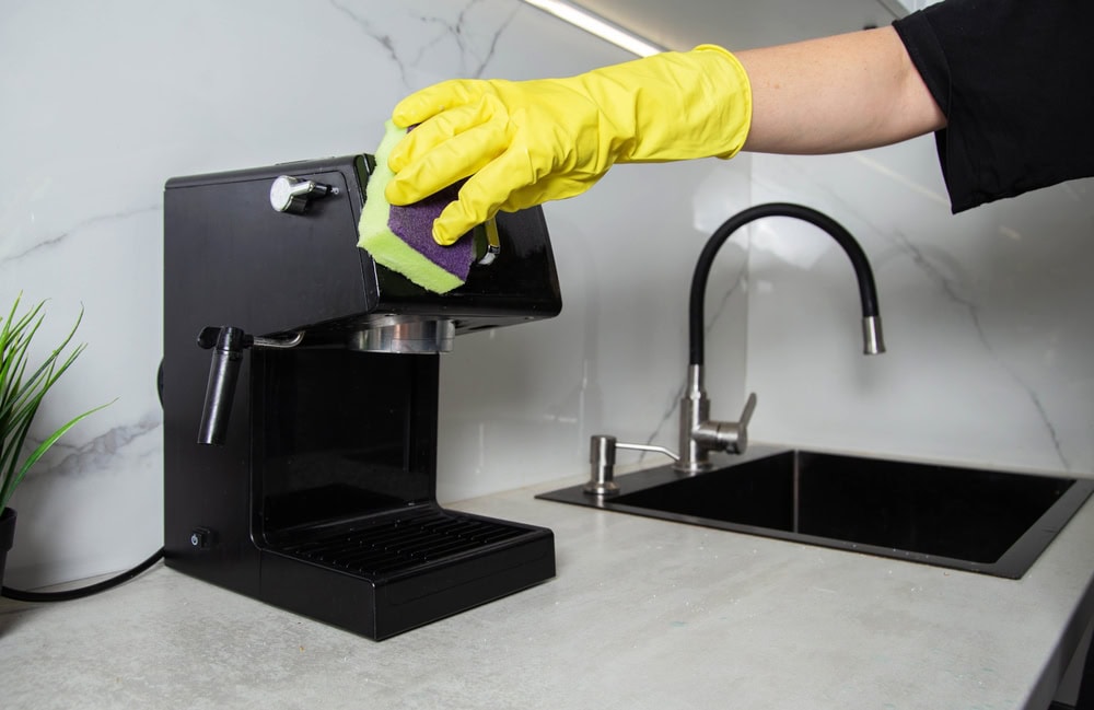 Cleaning vs Descaling Coffee Makers - What's the Difference?